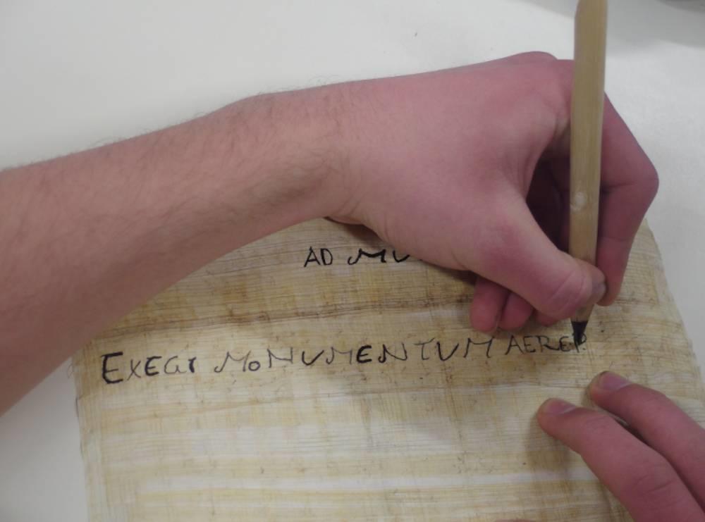 Tips pour Apprendre à Ecrire Latin | Superprof